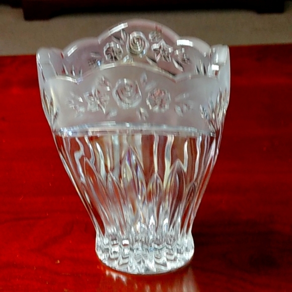 Oneida | Accents | Oneida Southern Garden Oval Crystal Vase Frosted ...